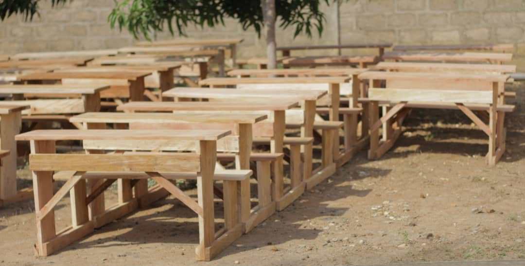 Des tables-bancs pour 12 écoles de la commune Haho 3, don des natifs ...