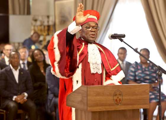 Payadowa Boukpessi, prêtant serment… – LA PREMIERE AGENCE DE PRESSE ...