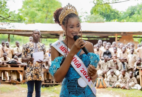 Mlle Nathalie Yao Amuama (Miss Togo 2024) lors de son intervention ...