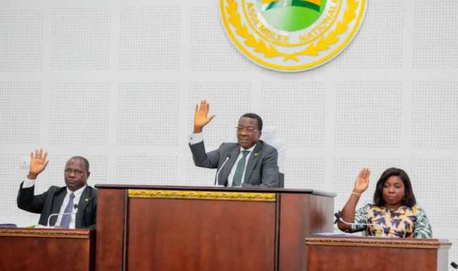 Sevon-Tépé Kodjo Adédzé, lors du vote des textes… – LA PREMIERE AGENCE ...